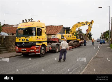 Tde Articulated Low Loader Lorry Loading Demolition Machine At Stock
