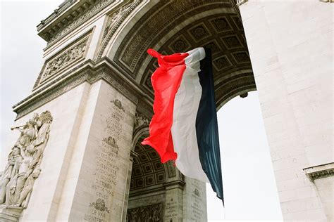 Французский политик Филиппо назвал бессмысленным отказ от российского газа