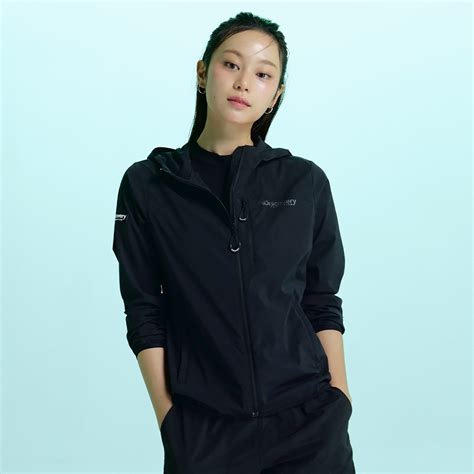 디스커버리 익스페디션 경량 패커블 여성 바람막이 Black 위시버킷