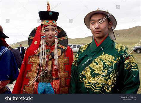 2 585 Imágenes De Mongolian Tradition Clothes Imágenes Fotos Y