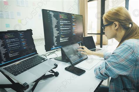 Programador Es Software De Codificación Y Programación Foto De Stock