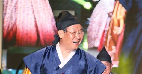 대가야 복식 컬렉션에서 워킹하는 곽용환 고령군수