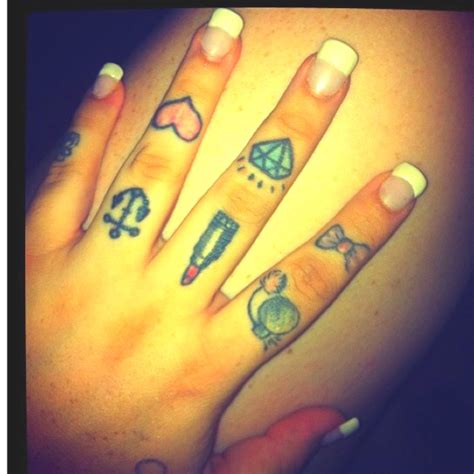 These Are So Cute But I Dont Want Finger Tatts Words On Inner Fingers Yes But Not On Top