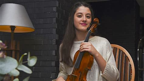 Violinist Maria Dueñas Clears The Field San Francisco Classical Voice