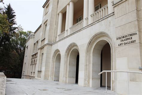 Студенти плакатисти откриват изложба за 60 я юбилей на ХГ Добрич Про Нюз Добрич