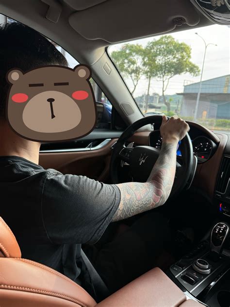 帥弟恭喜圓夢 21歲喜提瑪莎拉蒂 雖然不清楚你從事什麼工作 我只知道21歲時，我還在騎gtr