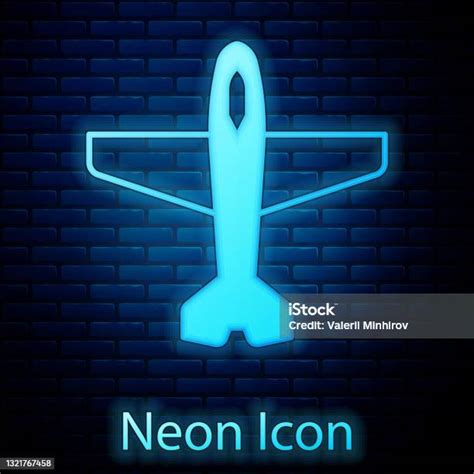 在磚牆背景上隔離的發光霓虹燈平面圖示飛行飛機圖示客機標誌向量向量圖形及更多乘客圖片 乘客 交通方式 光 Istock