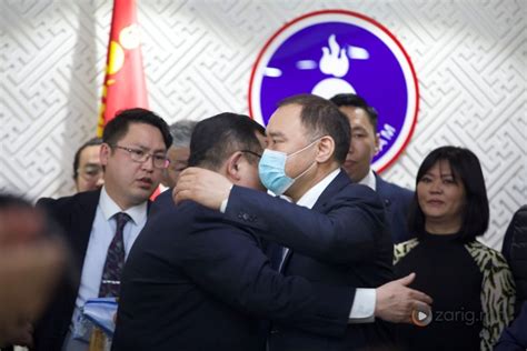 Л Гантөмөр С Зориг агсны төрсөн өдрөөр намын тамга эргэн ирлээ