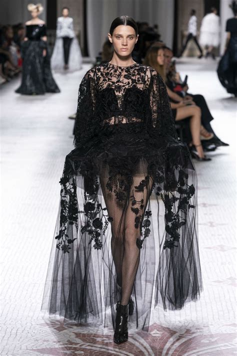 Noblesse Radicale See Givenchys Haute Couture Collection For Autumn
