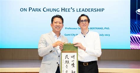 프랑스 역사학자 박정희 대통령은 한국사의 정점 찍은 인물