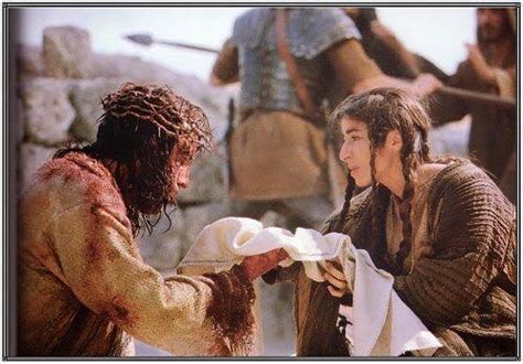 챌린지 프란치스코 손수건 특별히 사순절에 예수님의 인류 구원을 위한 희생과 사랑을 묵상하며 자주 바치도록 권고되는 기도 십자가의 길 그 길에서 우리는 성녀 베로니카를