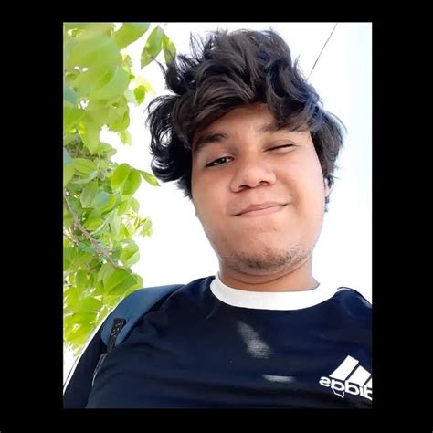 David Barcelata Ddb 0009 • Threads Say More