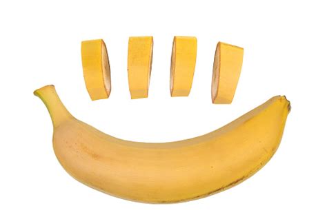 바나나와 얇게 썬 바나나 조각 흰색 배경에 고립되어 있습니다 0명에 대한 스톡 사진 및 기타 이미지 0명 3가지 개체 개체 그룹 Istock