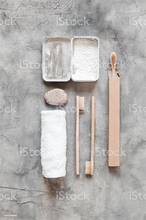 개인 위생을위한 친환경 제로 폐기물 욕실 용품의 수직 평면도 0에 대한 스톡 사진 및 기타 이미지 0 개념 개념과 주제