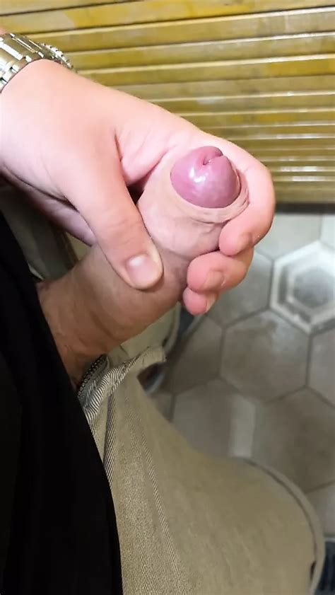 Masturbação No Banheiro Do Clube Noturno Xhamster