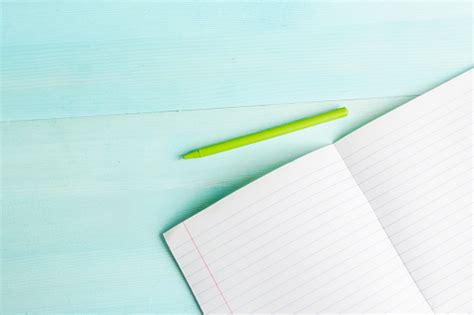 개념다시 학교에 학교 액세서리 색연필 파란색 나무 배경에 빈 노트북 펜 0명에 대한 스톡 사진 및 기타 이미지 0명 개념