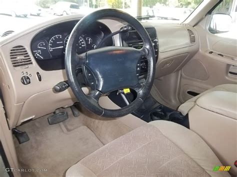 Medium Prairie Tan Interior 2000 Ford Explorer Xlt Photo 55301542