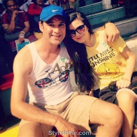 Moammar Rana Elder Daughter Style Pk