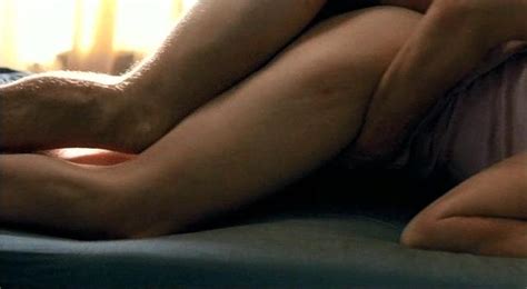 Naked Sophie Museur In Des Plumes Dans La T Te