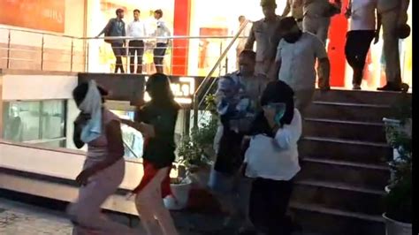 Deh Vyapar चौकी प्रभारी लाइन हाजिर दोनों स्पा सेंटर सीज एसएसपी