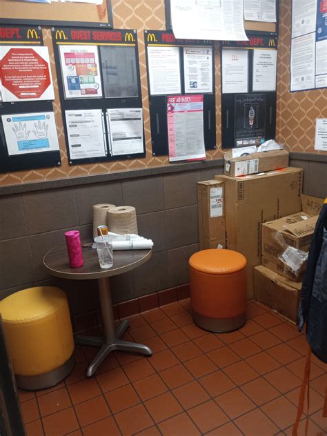 Tiny Crew Room R Mcdonaldsemployees