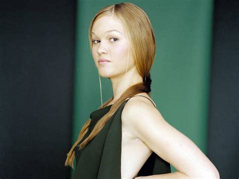 Julia Stiles Hot Images Wallpaper Hd Celebrities K Wallpapers Images And Background