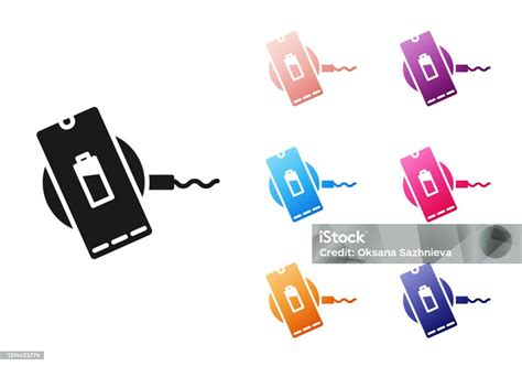 흰색 배경에 격리 된 무선 충전기 아이콘에서 검은 색 스마트 폰 충전 충전 패드에서 배터리를 충전합니다 다채로운 아이콘을