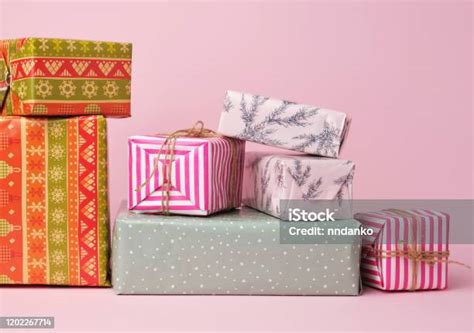 컬러 종이 포장 선물 상자의 스택 어떤 목적을위한 훌륭한 디자인 0명에 대한 스톡 사진 및 기타 이미지 0명 겨울 계절 Istock