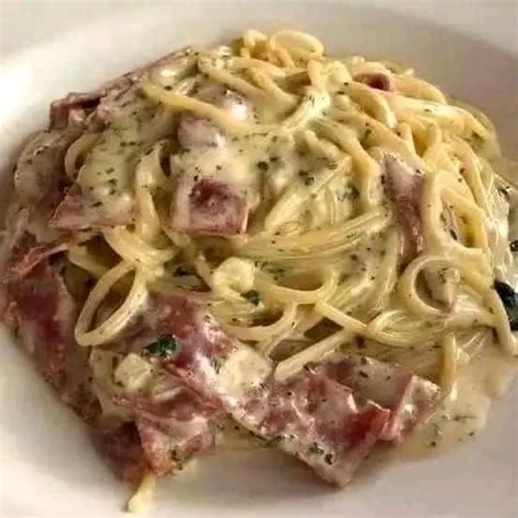 Гоё Үхрийн махтай Карбонара Орц Өндөг 2 ширхэг Өндөгний шар 2 ширхэг Пармезан бяслаг 65