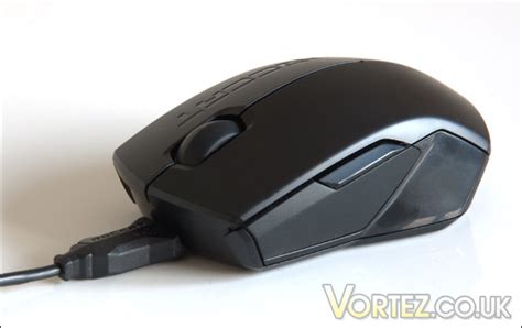 Roccat Pyra Wireless Mouse Review Up Close