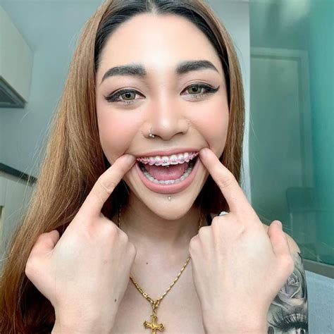 Big Smiles For You Scrolller