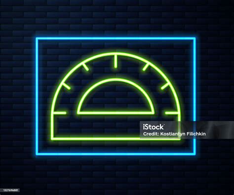 벽돌 벽 배경에 격리 된 도 아이콘을 측정하기위한 빛나는 네온 라인 Protractor 그리드 기울기 각도 미터 측정 도구