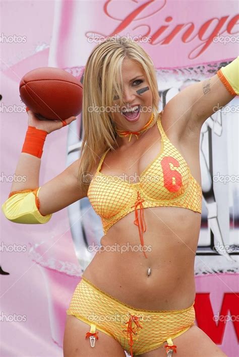 Hot Sexy Willa Ford Bikini Pics