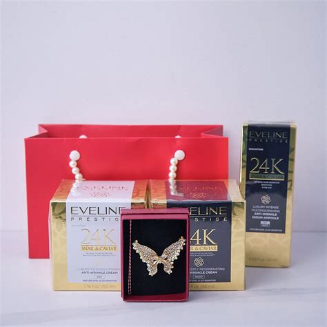 Pachet Tenderness Cu Brosa Martisor Fluture Crema De Zi Ml Si Crema De Noapte Antirid