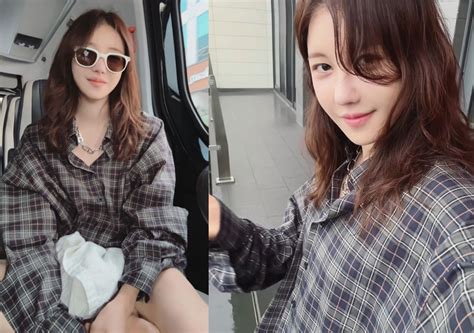 이지아 바지는 어디로 오버핏 체크 셔츠 입고 스타일리시한 하의실종룩 뽐내 스타와 패션