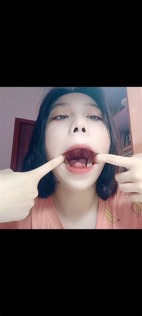 Girl Uvula Video 21