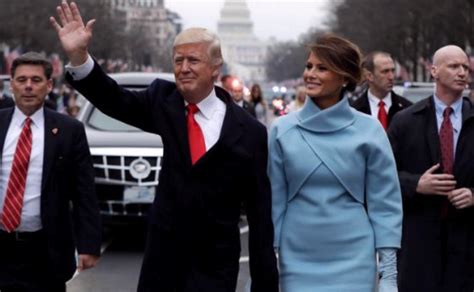 АНУ ын Ерөнхийлөгч Дональд Трамп Цагаан ордондоо ирлээ