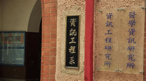 Ccns 電腦與網路愛好社 【rust語言讀書會】 Rust語言原本是graydon Hoare的私人計畫，而後來在他加入mozilla