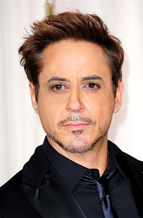 10 ცნობილი ვარსკვლავი რომლებიც სათვალეებში კიდევ უფრო მიმზიდველად გამოიყურებიან