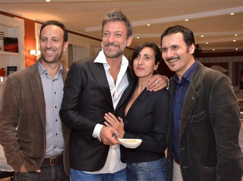 Festa Con Il Cast Di A Napoli Non Piove Mai Di Sergio Assisi La