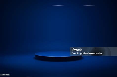 그라데이션 조명으로 스포트라이트를 받는 진한 파란색 원형 연단 0명에 대한 스톡 벡터 아트 및 기타 이미지 0명 강단 그라데이션 Istock