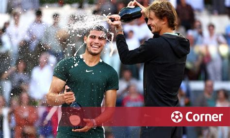 Александър Зверев поздравява Карлос Алкарас след финала помежду им в Мадрид Corner Dir Bg