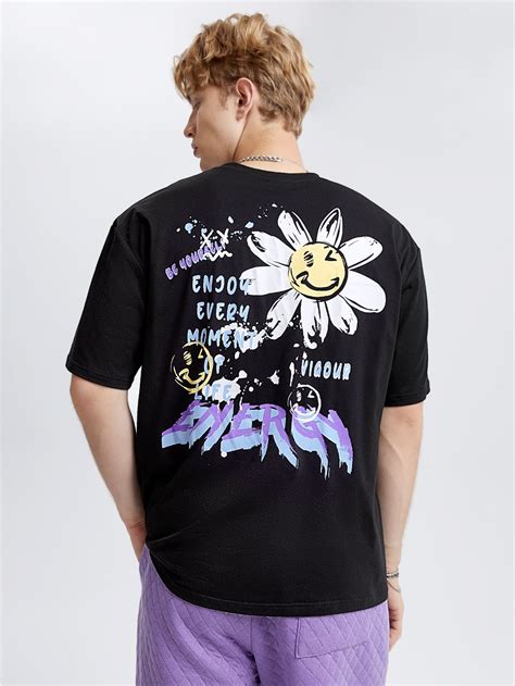 Shein Homens Camiseta Padrão De Anime E Slogan Slogan Men Graphic Tees