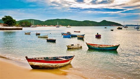 Деревянные лодки на берегу реки · 1920x1080 Full Hd бесплатная фотография от Dimazuenok