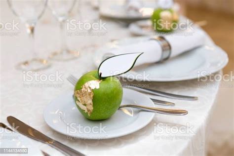 결혼식 장식 테이블입니다 레스토랑의 테이블에 고급 스러운 조명 장식 0명에 대한 스톡 사진 및 기타 이미지 0명 결혼식 고급 요리 Istock