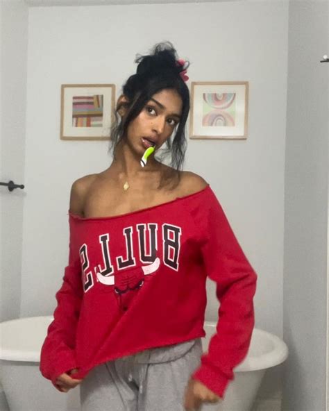 Picture Of Kaaviya Sambasivam