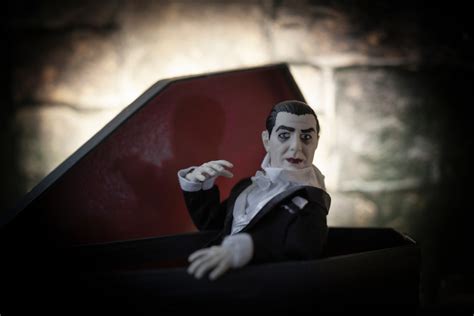 TikToker Recruited Help Finding A Cute Dracula Statue For Very