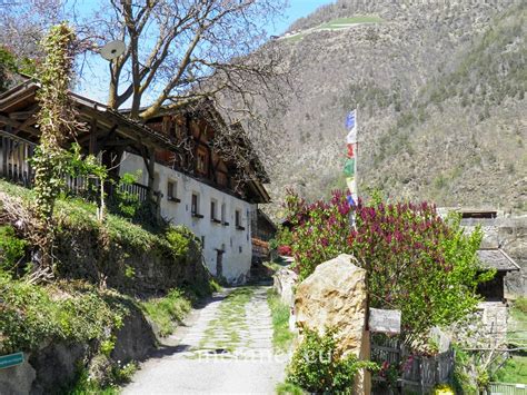 Über Waalwege Zum Schloss Juval Wandern In Südtirol Meraner