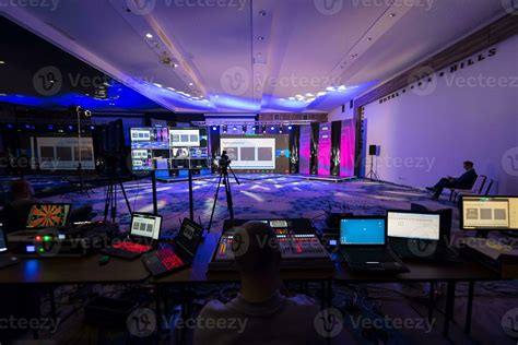 Live Internet Streaming Of Business Conference Meeting Online Webinar