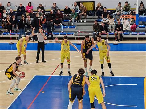 Sconfitta In Gara 1 Per La Sutor A Recanati Vince La Svethia 78 51